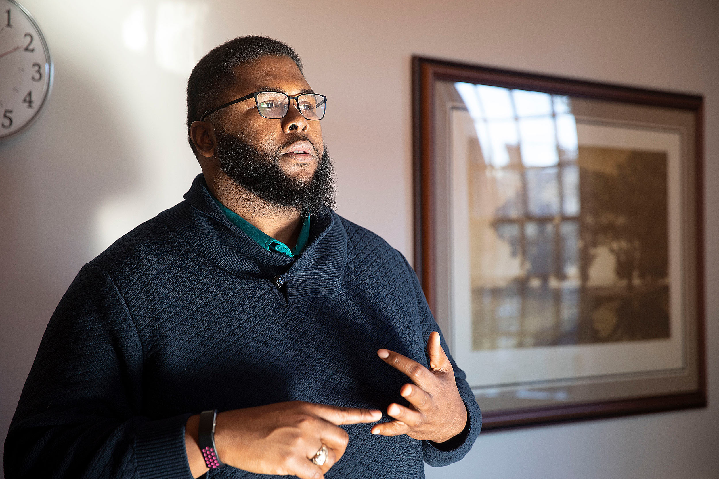 Harvard writer discusses ‘The Privileged Poor’ — Harvard Gazette