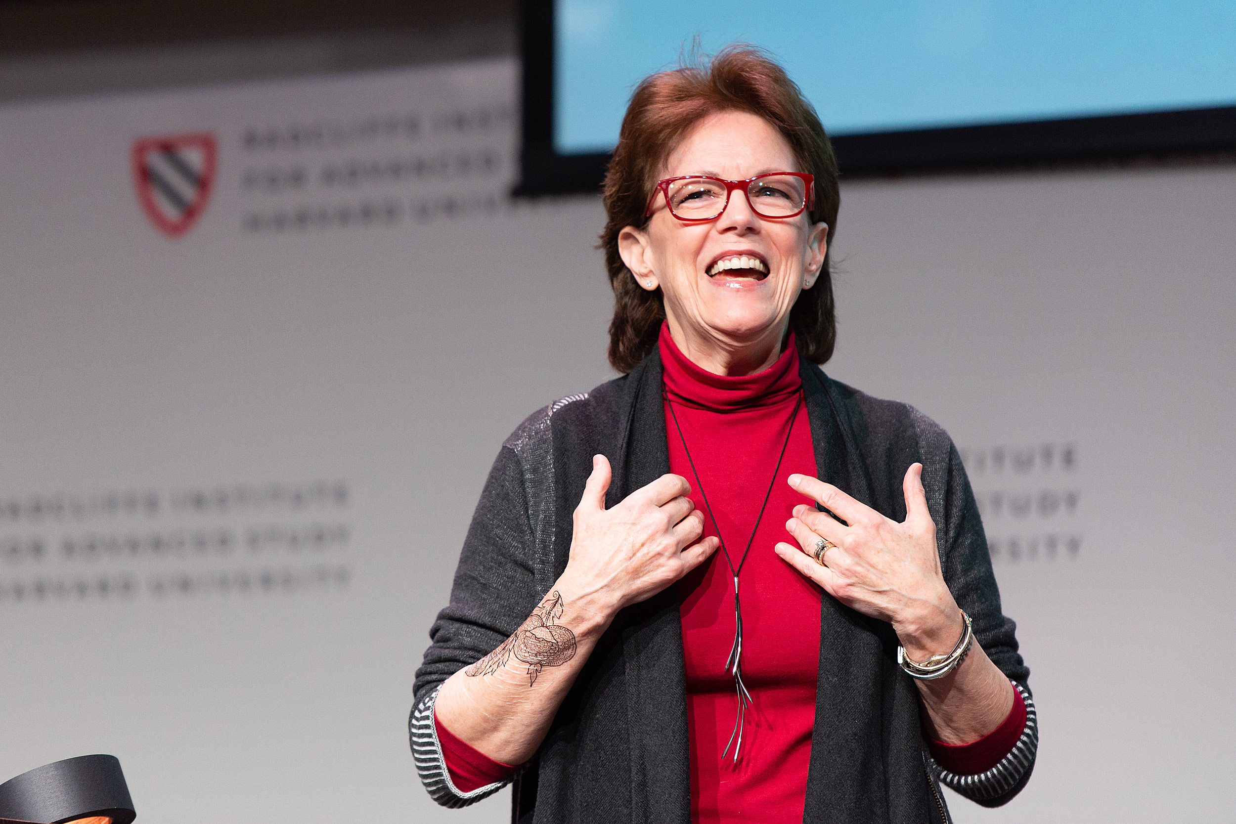 Actor who voices Siri joins Harvard panel on communication — Harvard ...