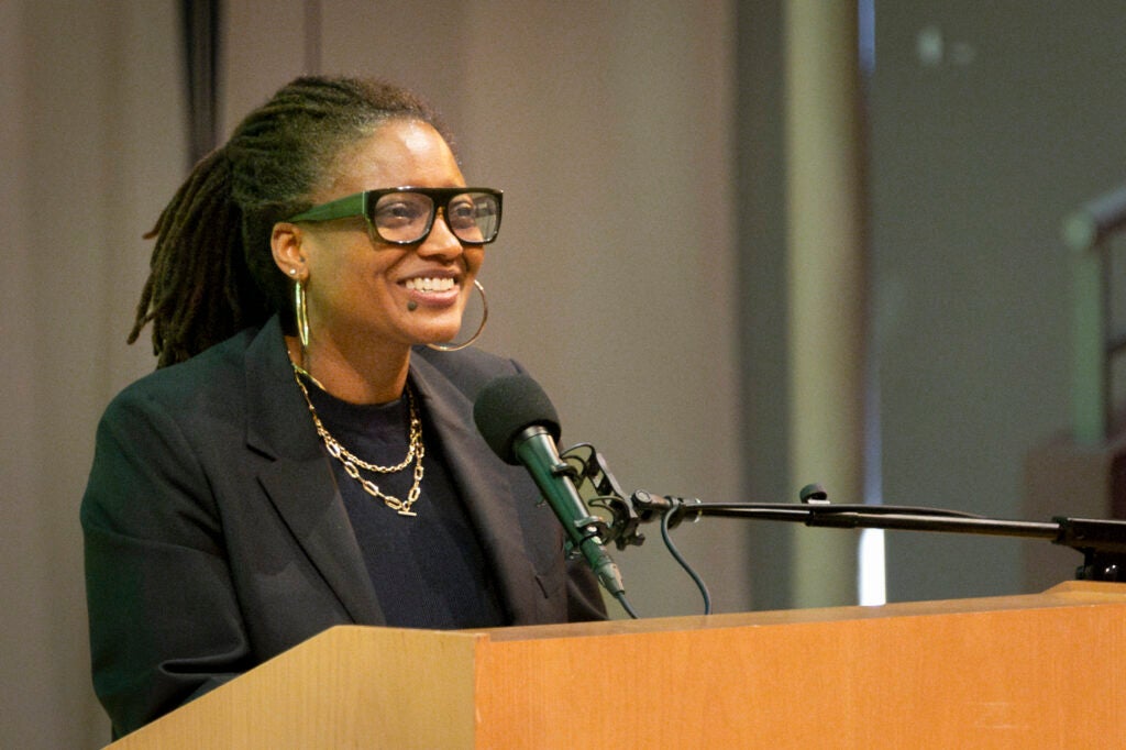 Acclaimed poet receives Arts Medal — Harvard Gazette